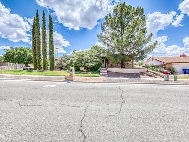 6772 Villa Hermosa Dr, El Paso, TX 79912