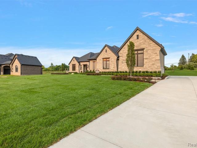67736 Overlook Trail
