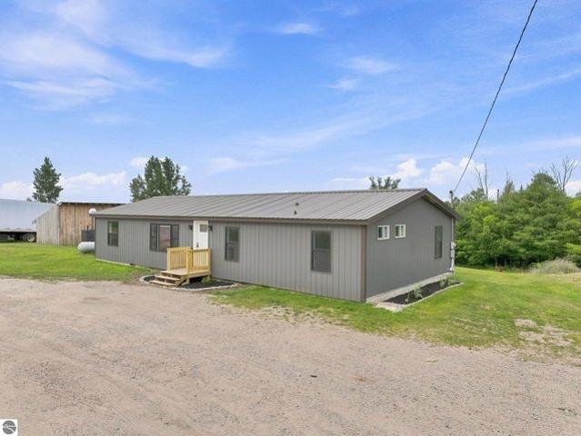 6773 N 43 Rd, Manton, MI 49663