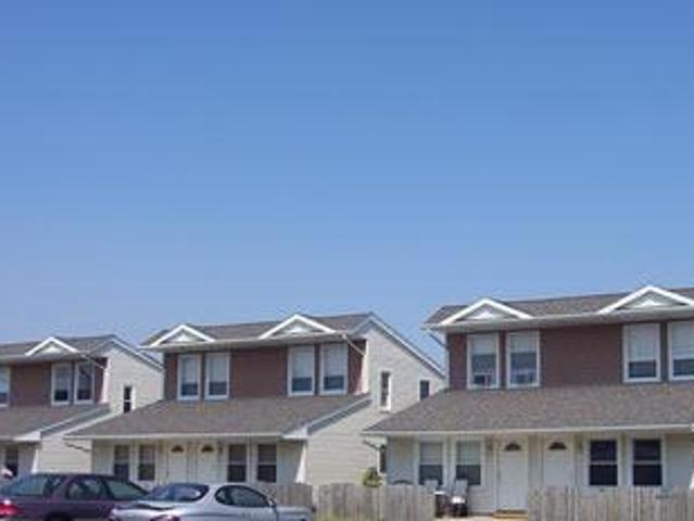 $677 / 1br 730ft² ==LUXURIOUS ONE BEDROOM TOWNHOME AVAIL FOR AN EARLY JULY MOVE IN!== 5 Concord Court