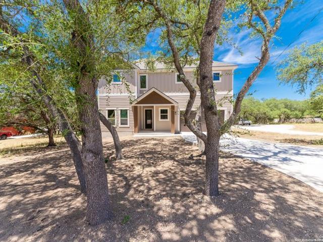 677 Circleview Dr, Canyon Lake, TX 78133