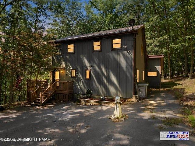 677 Clubhouse Dr, East Stroudsburg, PA 18302