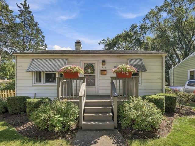677 Clark St, Elgin, IL 60123