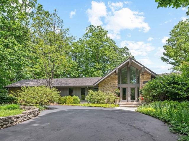 677 Driftwood Ln, Northbrook, IL 60062