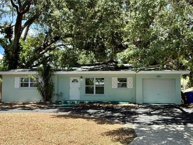 677 Oakwood Dr, Dunedin, FL 34698