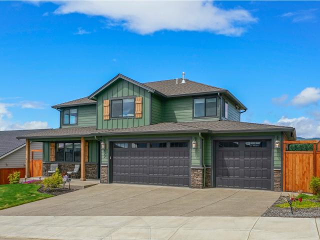 677 nw crater lake dr