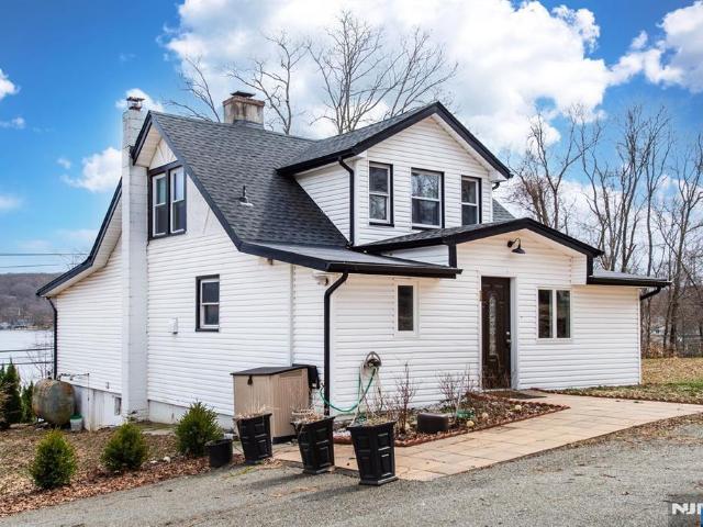 677 Warwick Turnpike