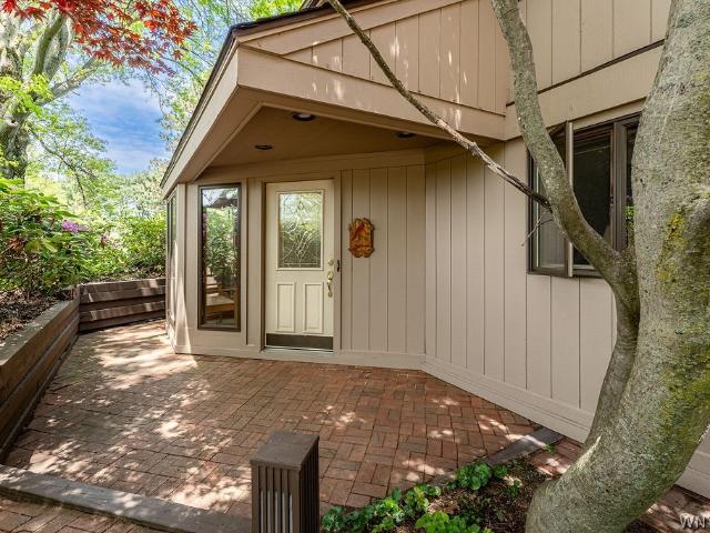 6787 Chestnut Ridge Road