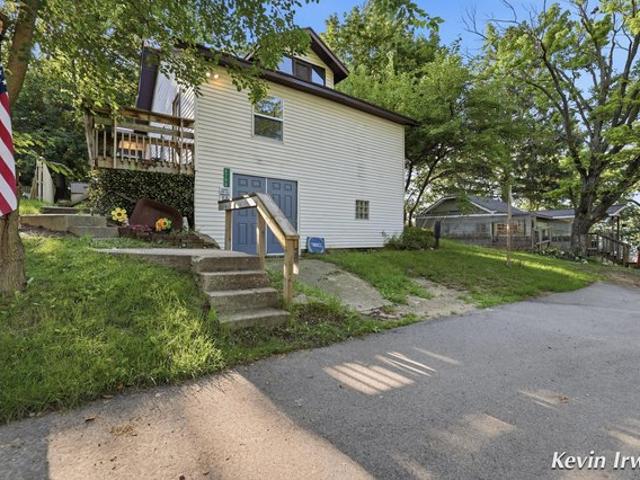 6780 Tulare Ave NE, Rockford, MI 49341
