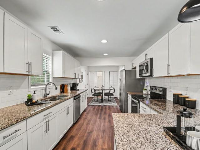678 Commercial Avenue NW