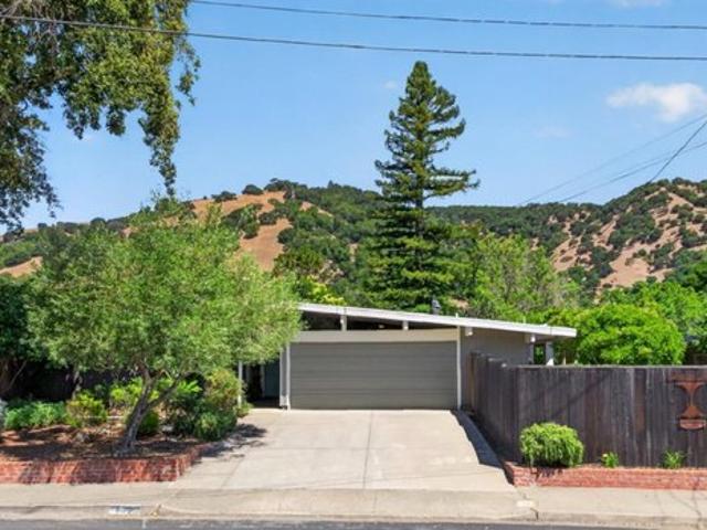678 Appleberry Dr, San Rafael, CA 94903