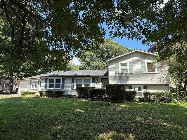 678 Fox Meadow Rd, Greece, NY 14626