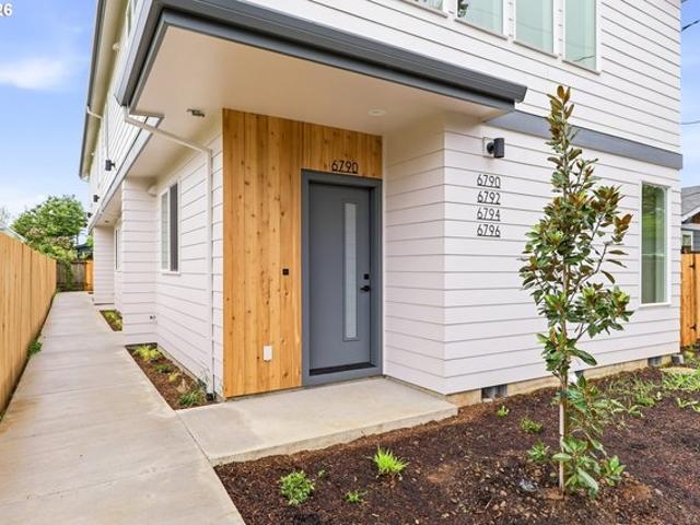 6794 SE Insley St Unit 3, Portland, OR 97206