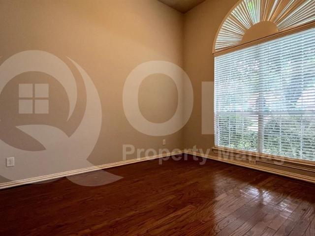 6798 Lee Meadow Drive