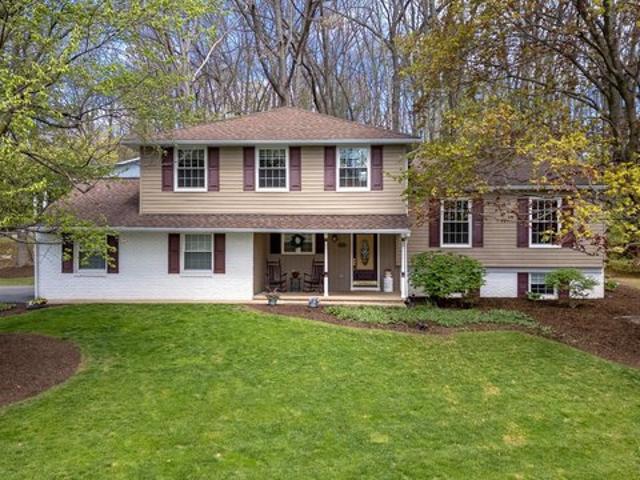 679 Devonshire Dr, State College, PA 16803
