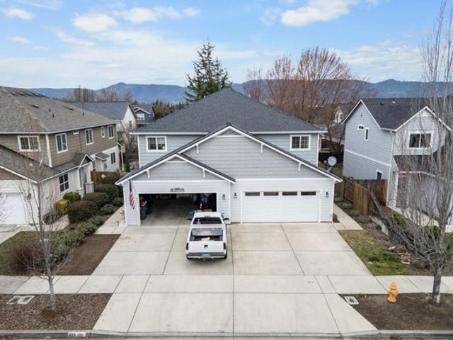 679 Kaitlin Ln, Medford, OR 97501