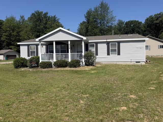 679 Lake James Dr, Prudenville, MI 48651