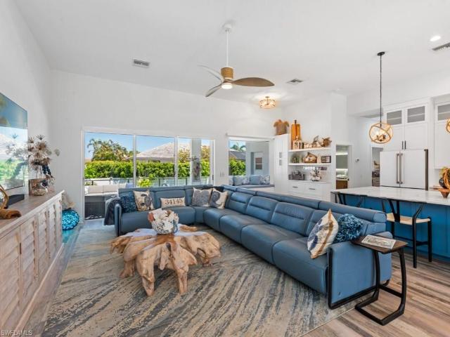 679 Seagrape Dr, Marco Island, FL