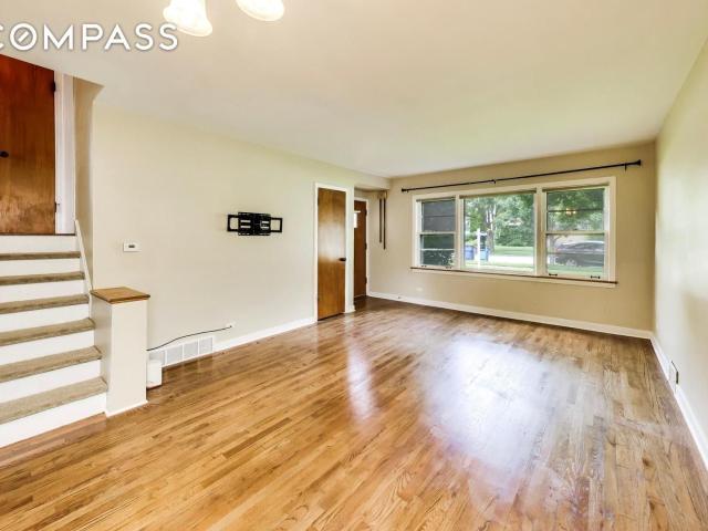 679 Spring Rd, Elmhurst, IL