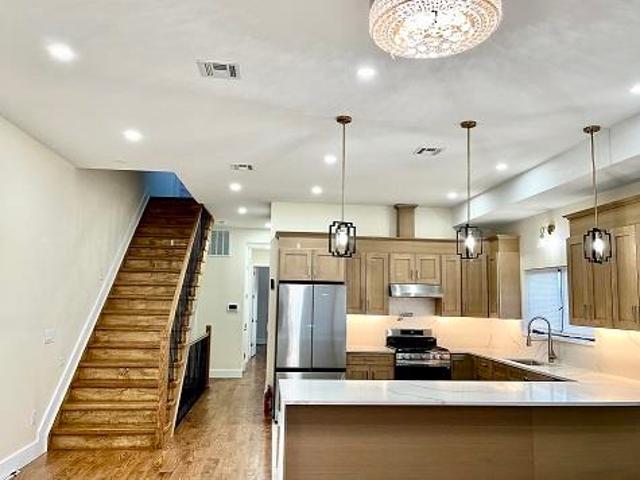 679 Summit Ave # 2
