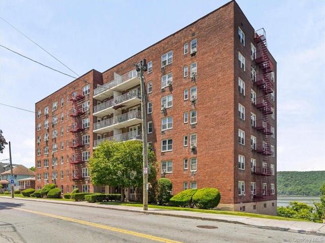 679 Warburton Ave Apt 2R, Yonkers, NY 10701
