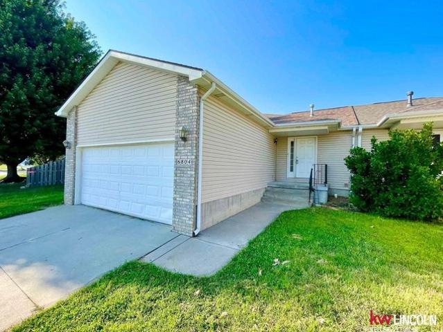 6804 Whitewater Ln, Lincoln, NE 68521