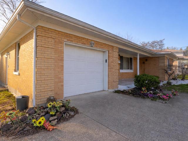 6806 Mariposa Dr