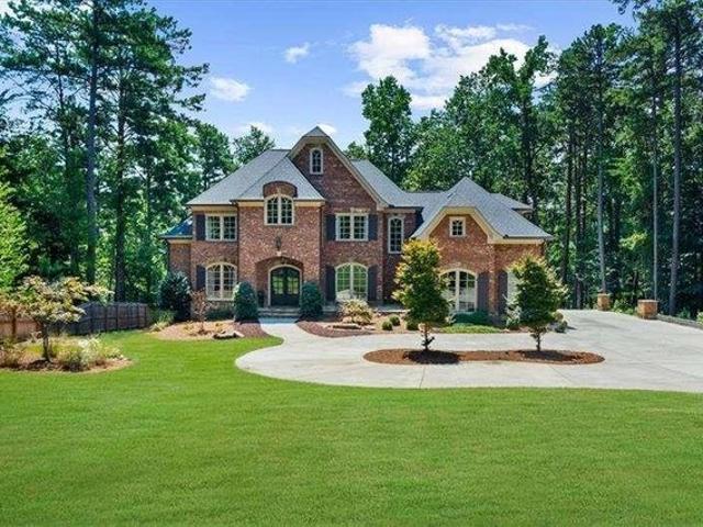 6806 Misty Cove Ln, Flowery Branch, GA 30542