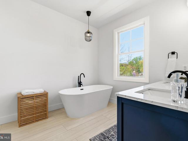 6806 Farragut Ave, Falls Church, VA 22042 | MLS #VAFX2324