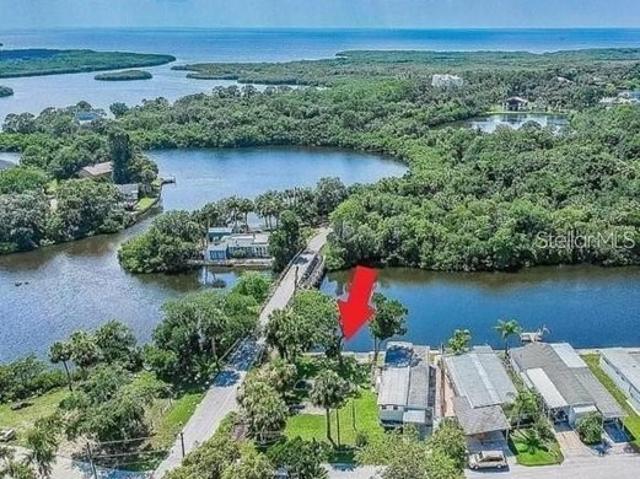 6807 Edgewater Dr, New Port Richey, FL 34652