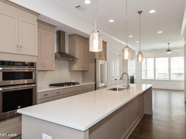 6807 Encore Boulevard