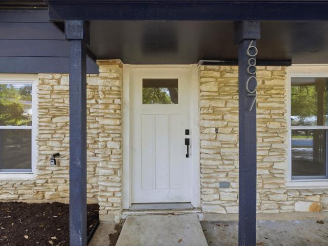 6807 La Salle Dr