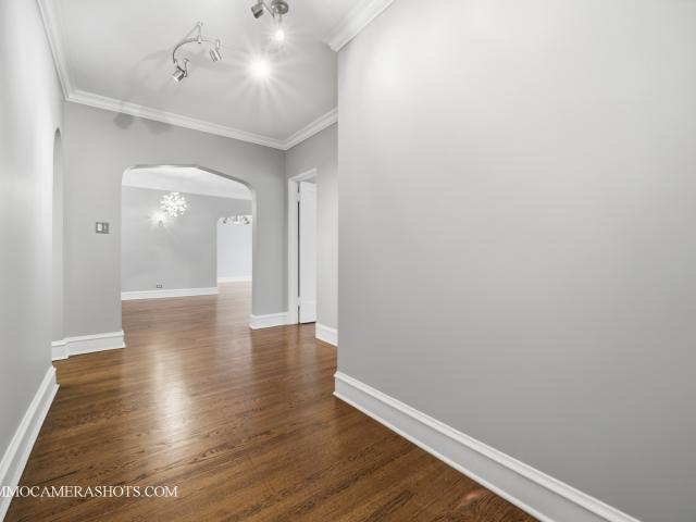 6807 S Paxton Avenue # 1