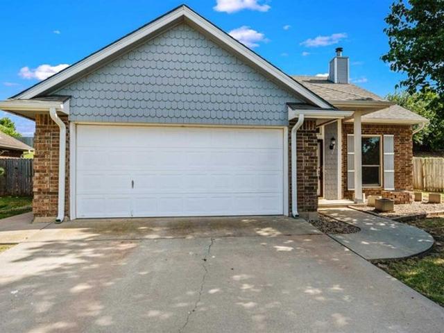 6808 NW Surreywood Cir, Lawton, OK 73505