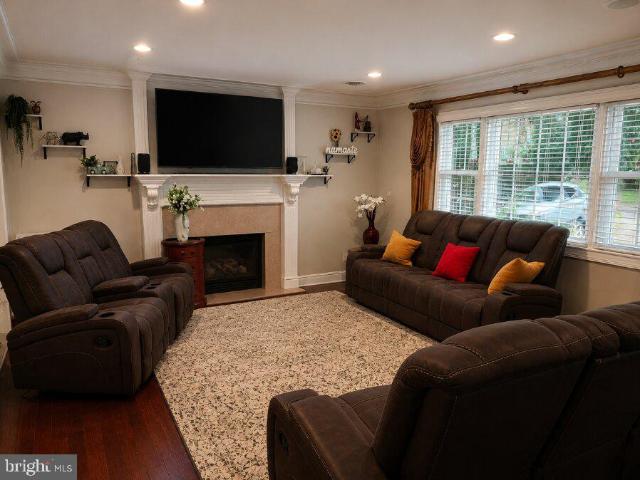6808 Darby Lane