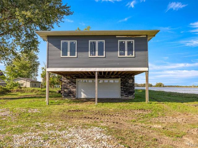 6809 Lakeshore Drive