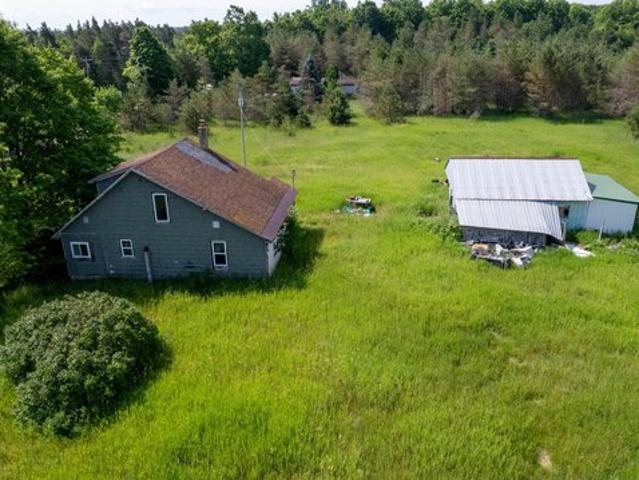 6809 Pleasantview Rd, Levering, MI 49755