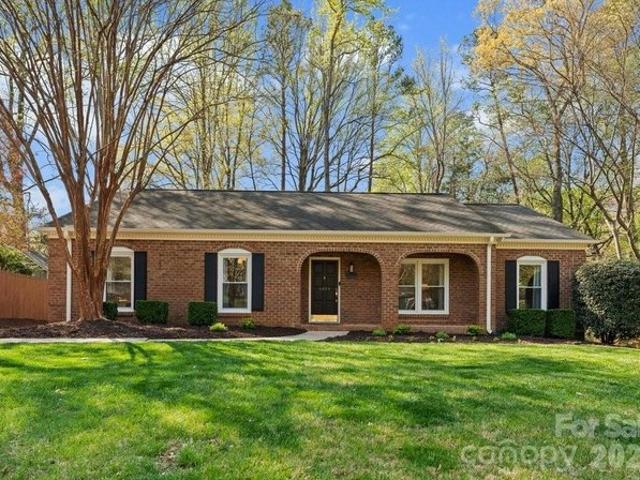 6809 Tara Dr, Charlotte, NC 28211