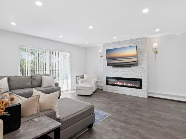 6800 N California Avenue # 4L