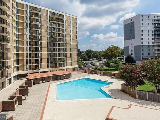 6800 Fleetwood Rd Apt 414, McLean, VA 22101