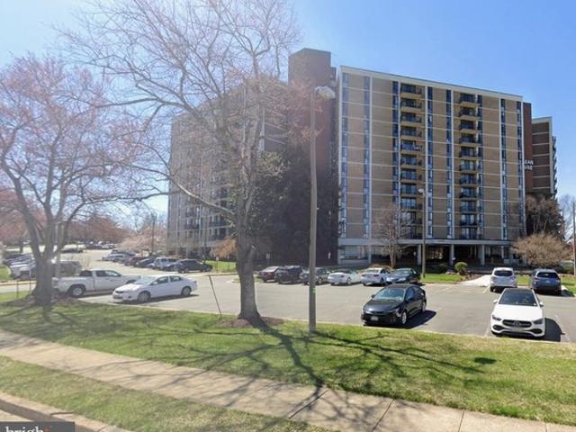 6800 Fleetwood Rd Apt 913, McLean, VA 22101