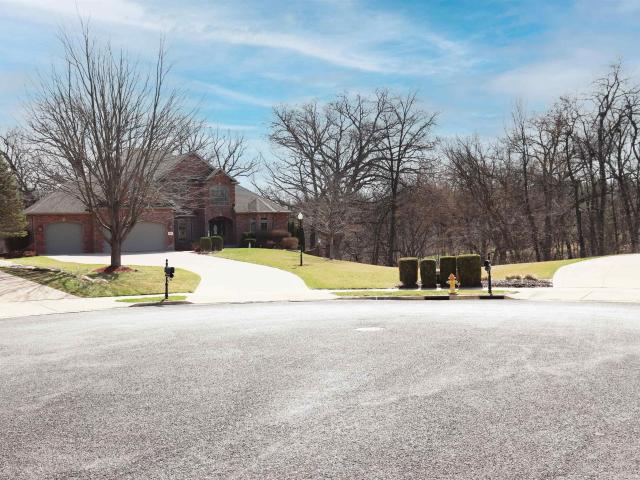 6800 Stonecrest Ct, Peoria, IL 61615 | Compass
