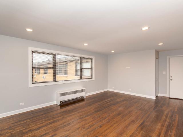6801 N Ridge Boulevard # 207