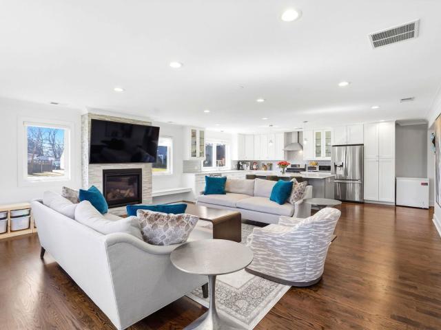 6802 Church St, Morton Grove, IL