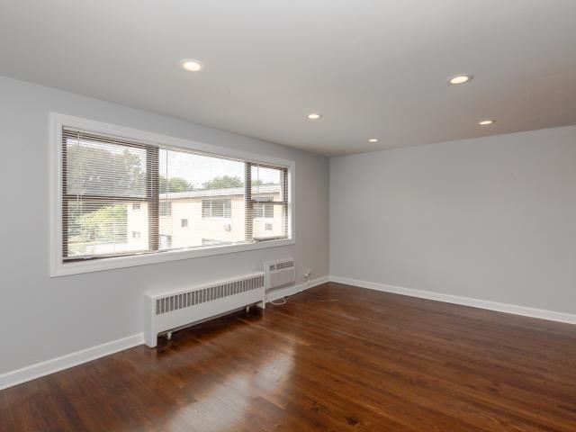 6803 N Ridge Boulevard # 205