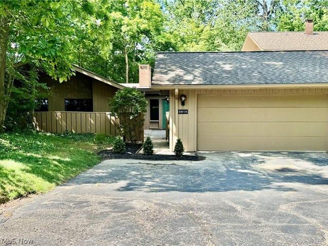 680 26 Fairington Dr, Aurora, OH 44202