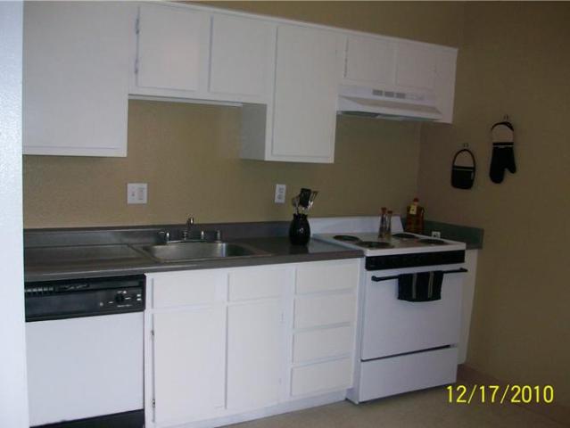 $680 / 2br 860ft² A Gated Community in Bakersfield Serramonte Park map