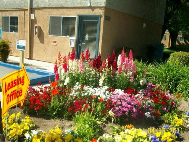 $680 / 2br 860ft² Spacious up stairs apartment with huge walking closet! $500 moves you in! oac map