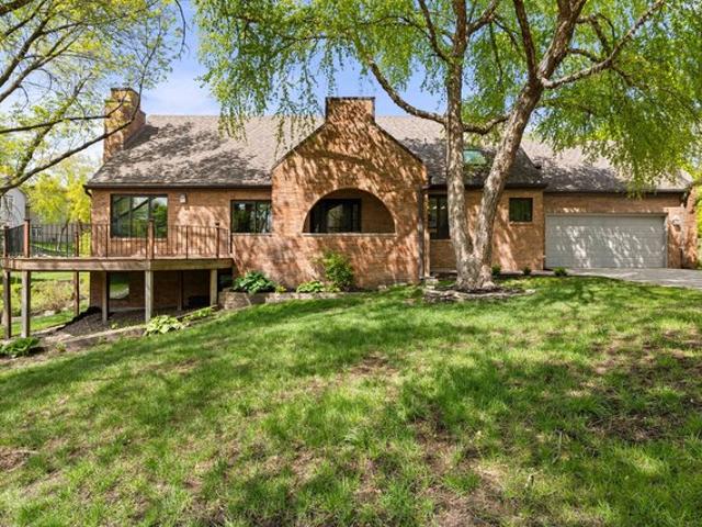680 58th Pl Unit 9, West Des Moines, IA 50266