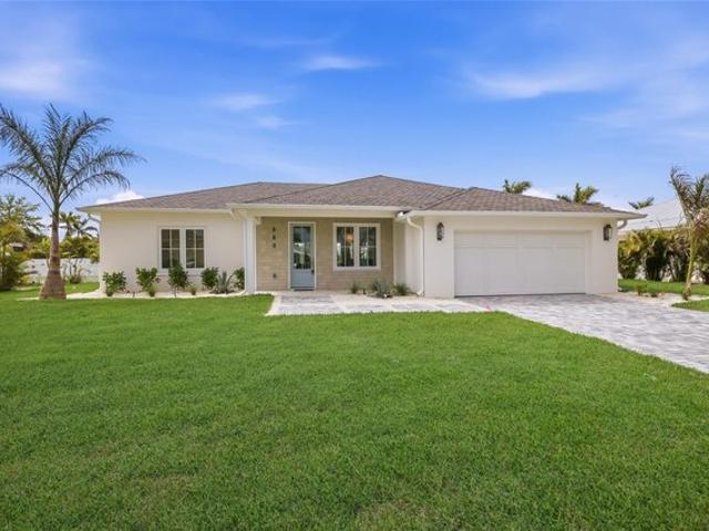 680 Key Royale Dr, Holmes Beach, FL 34217